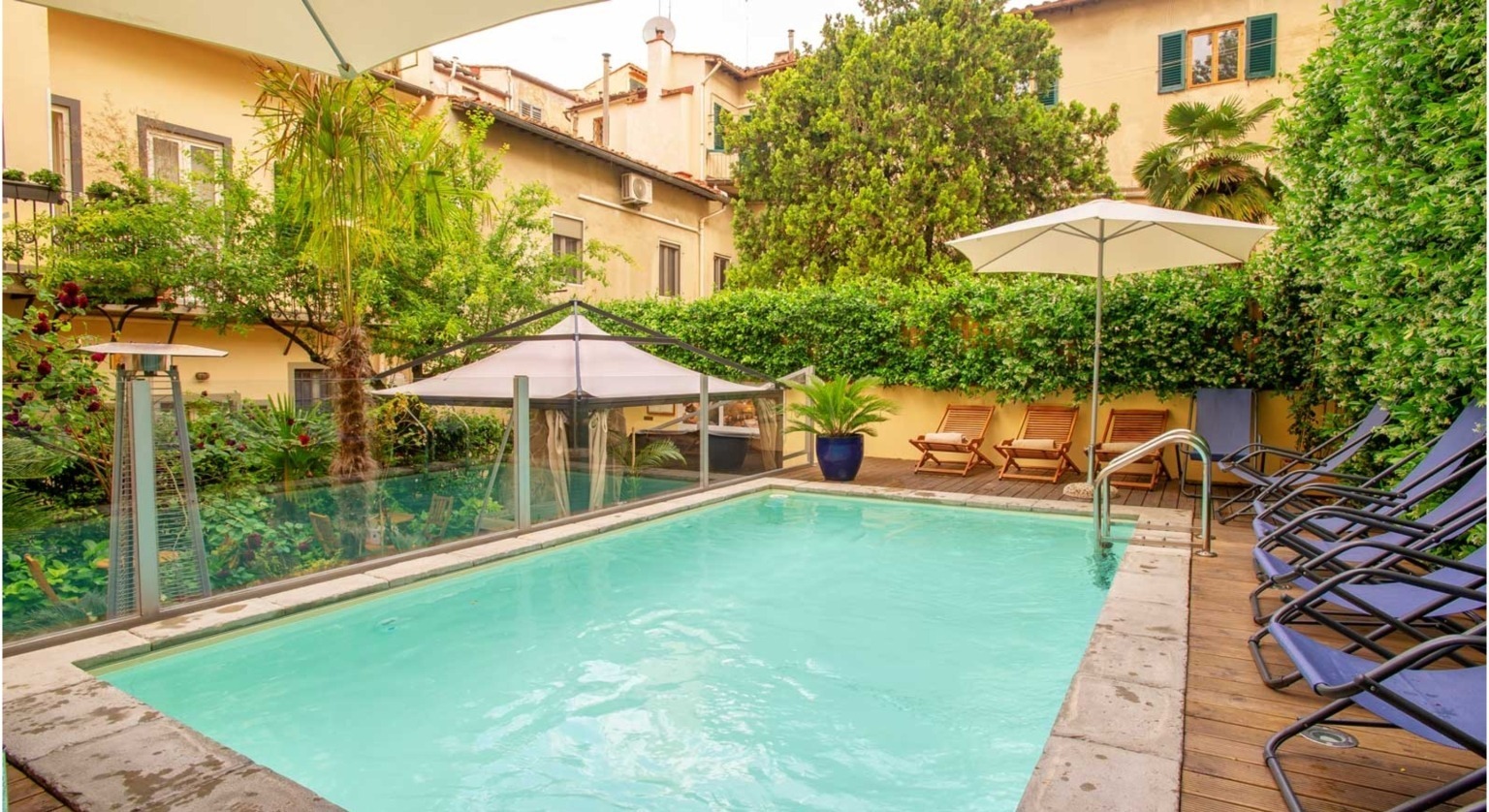 A swimming pool among the treasures of Florence - Hotel Ginori al Duomo